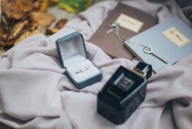 How To Make Resin Jewelry Shiny • Jewelry Carats